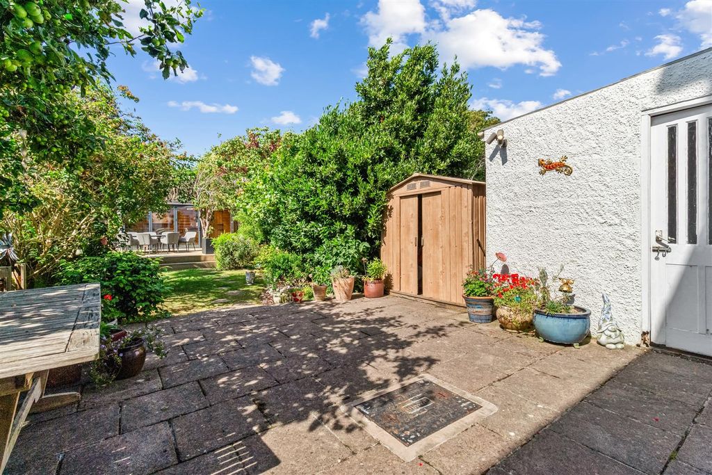 Brook Barn Way, Goring-By-Sea BN12, 5 bed terraced house for sale, £ ...