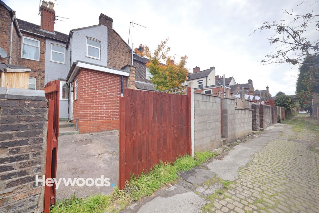Slaney Street, Newcastle-Under-Lyme, Staffordshire ST5, 3 bed terraced ...