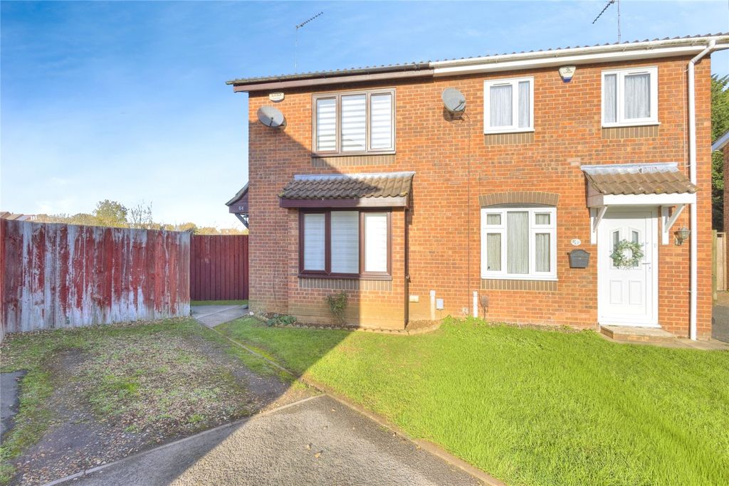 Linnet Close, Wellingborough, Northamptonshire NN8, 2 bed semi-detached ...