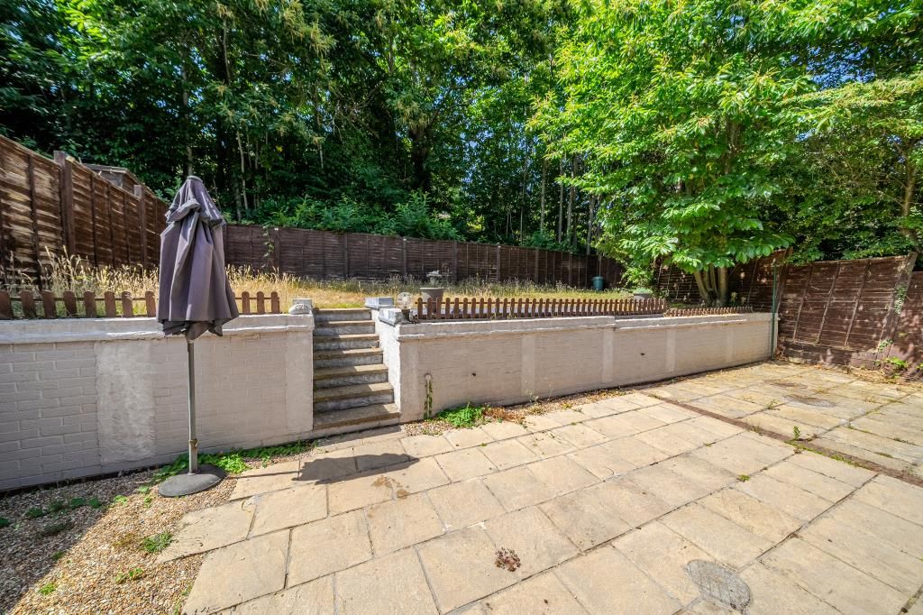 Bagshot, Surrey GU19, 3 bed link detached house for sale, £440,000 ...