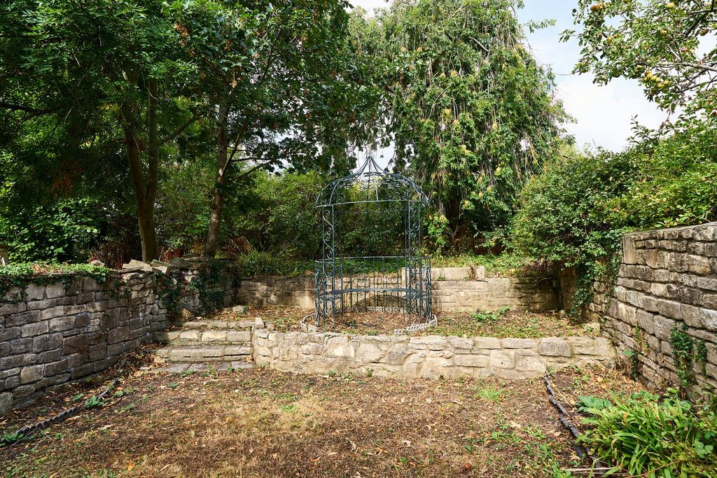 Queens Parade, Bath BA1, 2 bed flat for sale, £550,000 | PrimeLocation