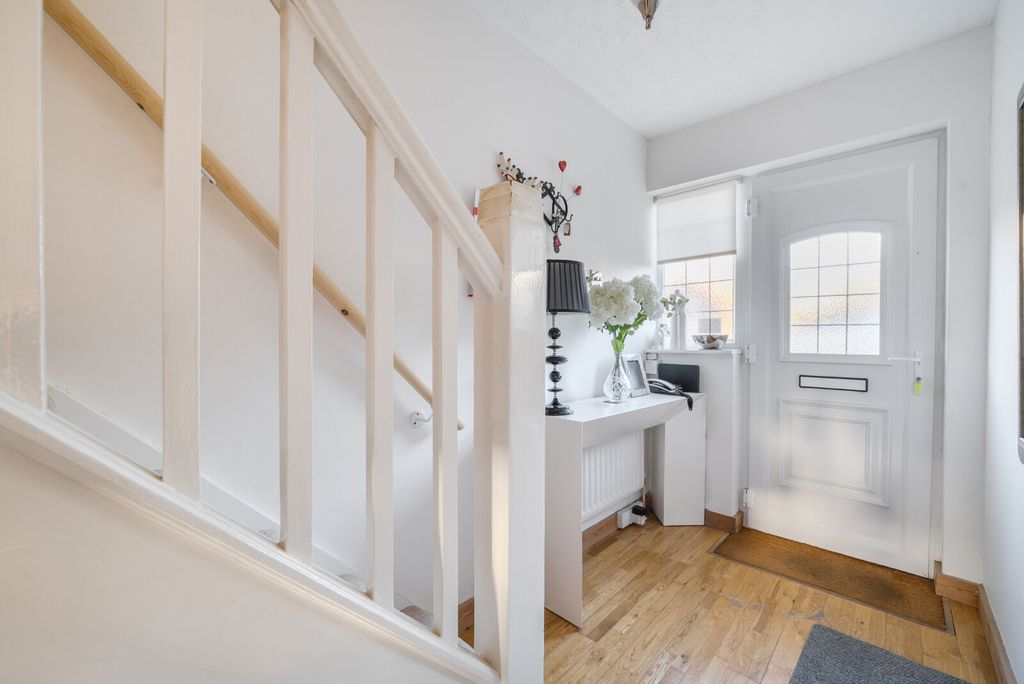 Tartar Road, Cobham KT11, 3 bed semi-detached house for sale, £550,000 ...