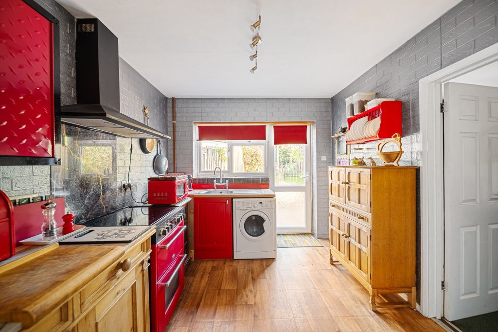 Tennyson Walk, Northfleet, Gravesend DA11, 3 bed semi-detached house ...