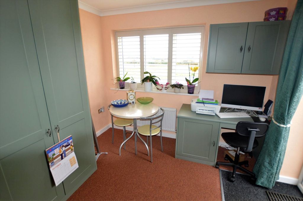 Fulford Gardens, North Tawton, Devon EX20, 3 bed bungalow for sale, £ ...