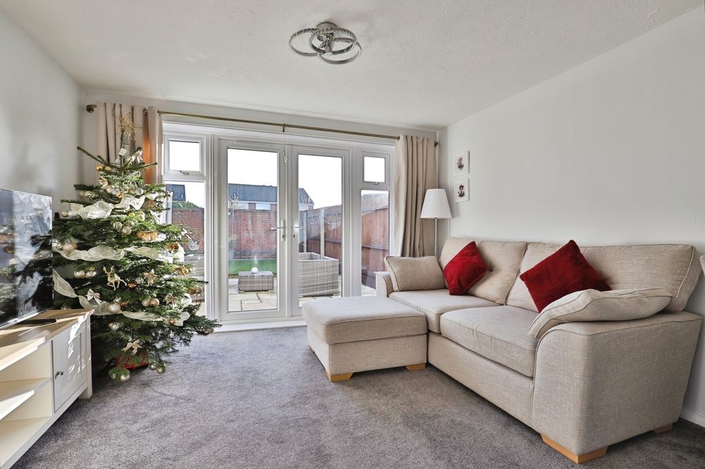 Cucklington Gardens, Muscliff, Bournemouth, Dorset BH9, 2 bed end ...