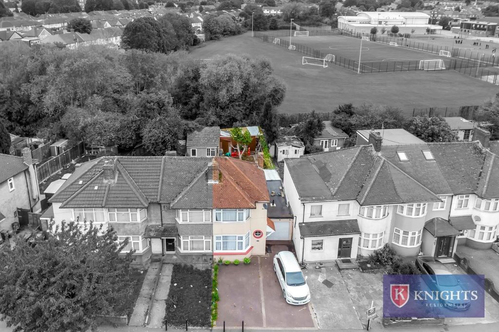 Nightingale Road, London N9, 2 bed semi-detached house for sale, £ ...