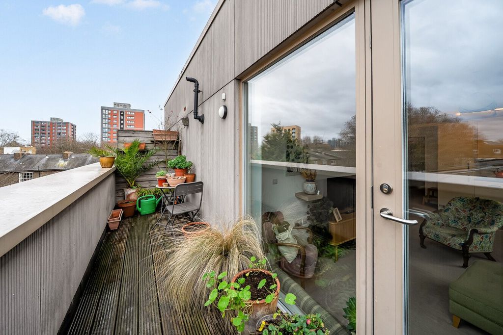 Pomeroy Street, Peckham, London SE14, 2 bed flat for sale, £500,000 ...