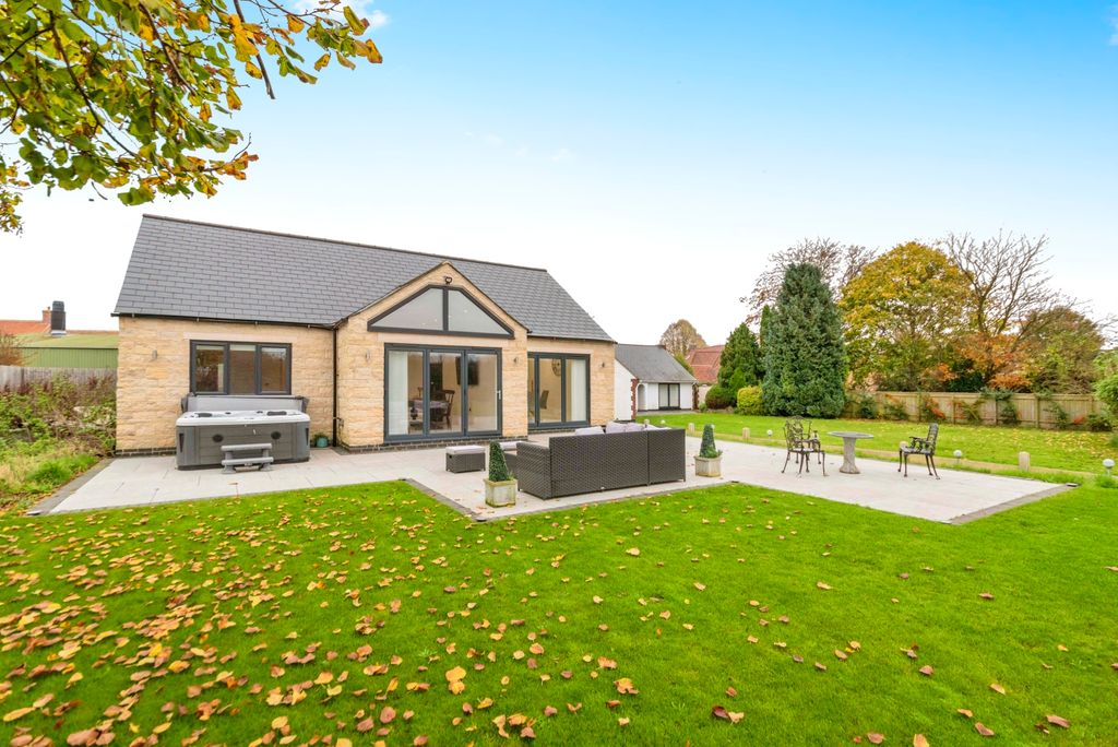 Cliff Road, Wellingore, Lincoln LN5, 2 bed detached bungalow for sale ...