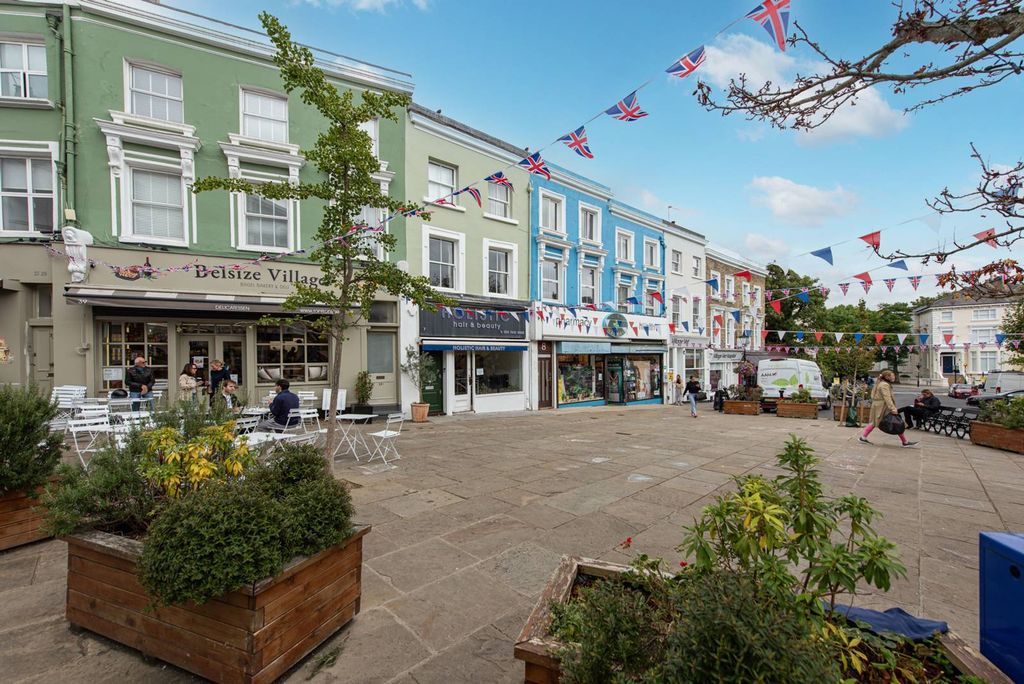 Belsize Lane, Belsize Park, London NW3, 3 bed flat for sale, £1,350,000 ...