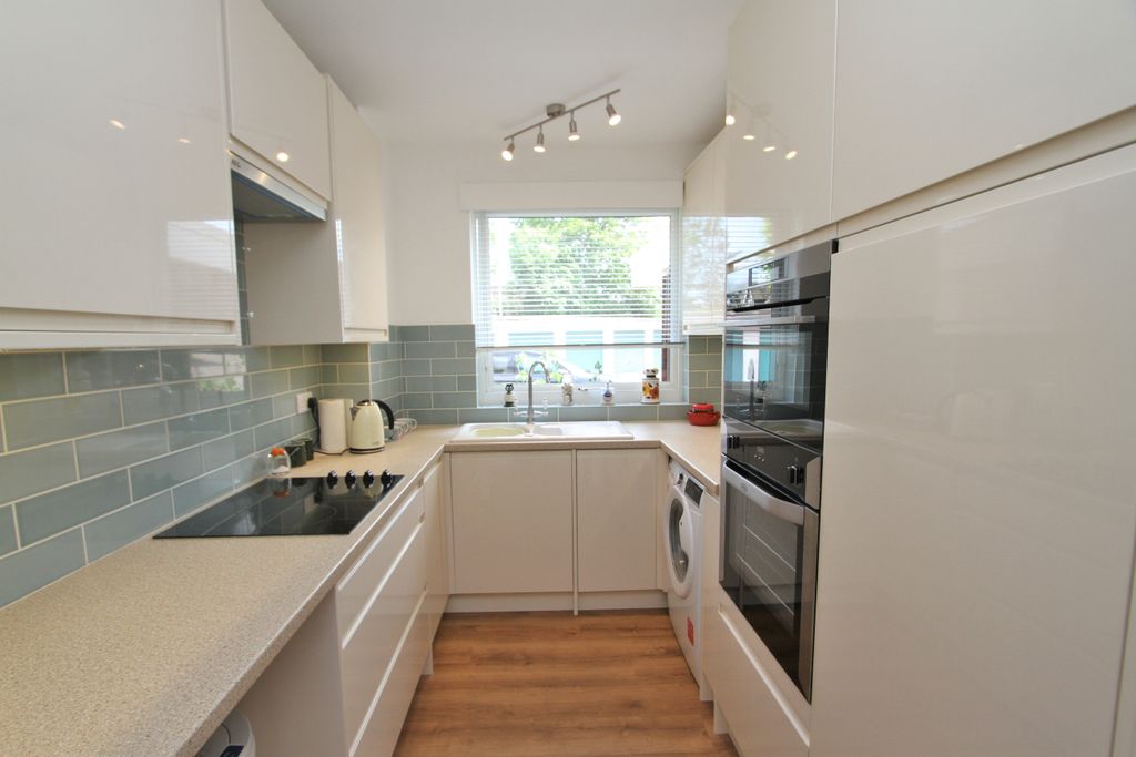 Compton Place Road, Eastbourne BN21, 2 bed flat for sale, £230,000 ...