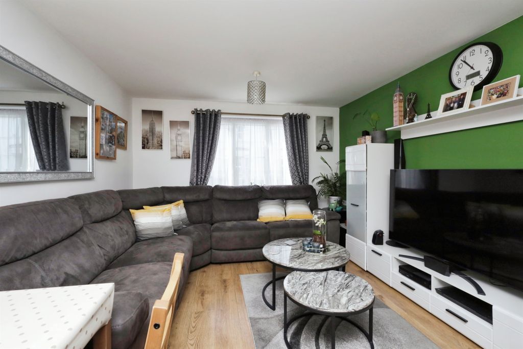 Susans Road, Eastbourne BN21, 2 bed flat for sale, £168,000 | PrimeLocation