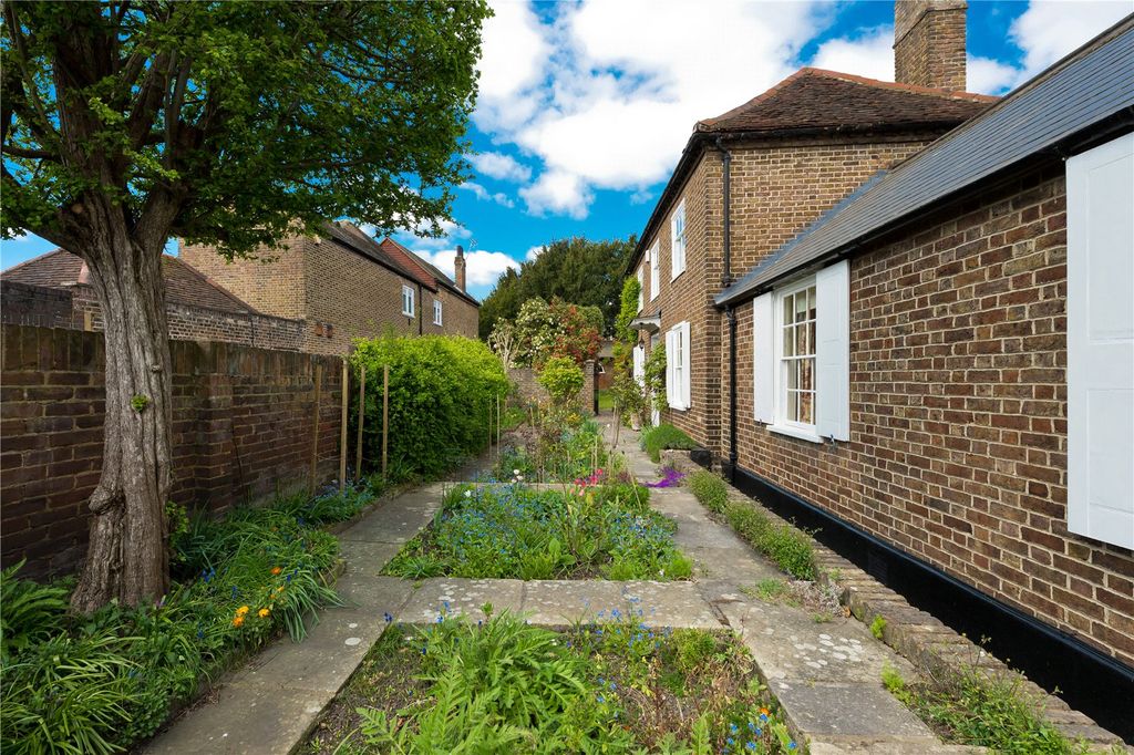 Church Walk, Thames Ditton, Surrey KT7, 4 bed detached house for sale ...