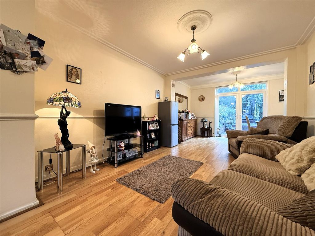 South Lodge Drive, London N14, 3 bed semi-detached house for sale, £ ...