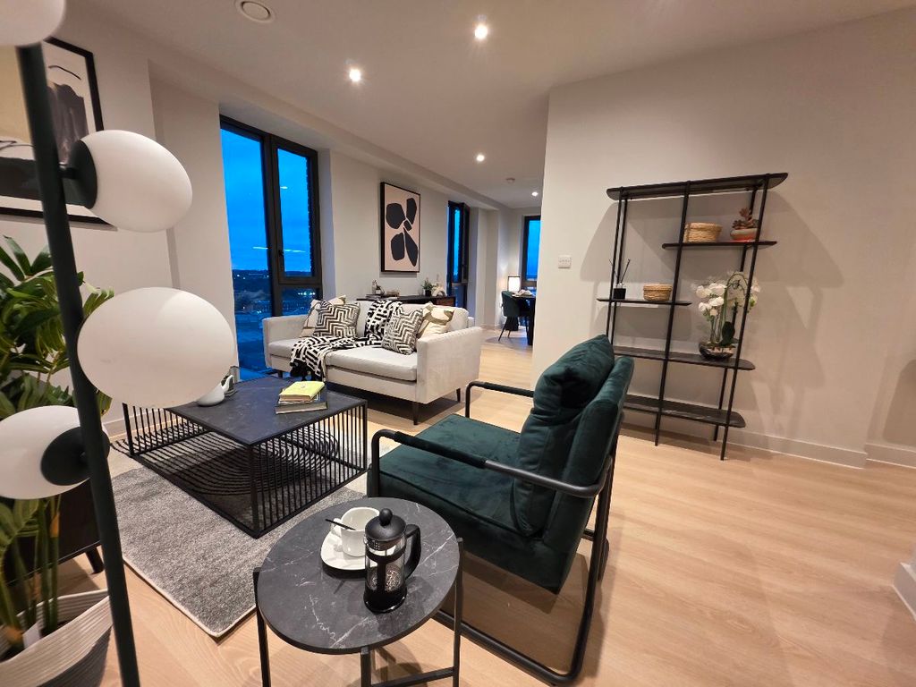 Waterhouse Gardens, Dutton Street, Manchester M3, 2 bed flat to rent, £ ...