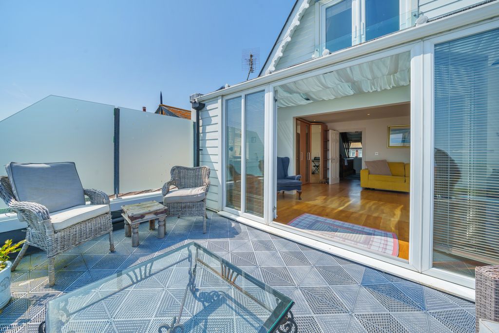 Green Lane, Walton On The Naze CO14, 4 bed town house for sale, £ ...