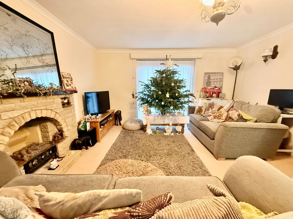 Wildern Lane, Hedge End, Southampton SO30, 3 bed detached bungalow for ...