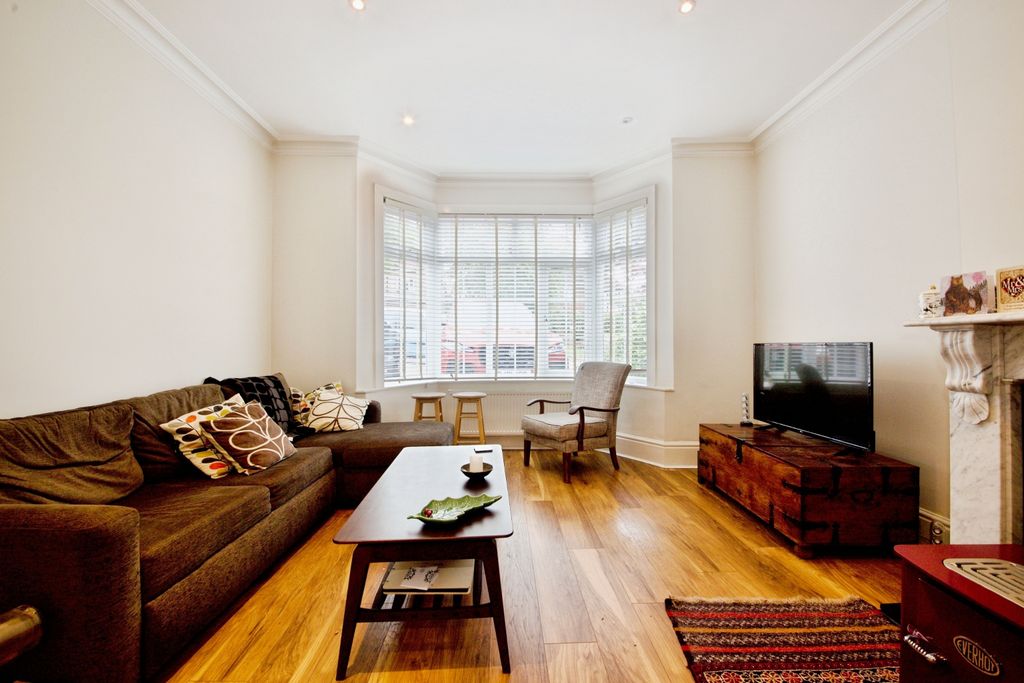 Monkhams Lane, Woodford Green IG8, 3 bed semi-detached house for sale ...