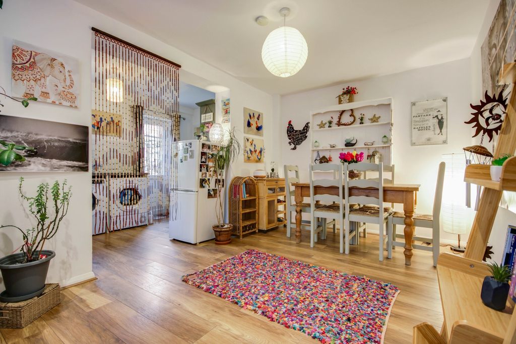 Mews Court Bear Street, Barnstaple, Devon EX32, 2 bed semi-detached ...