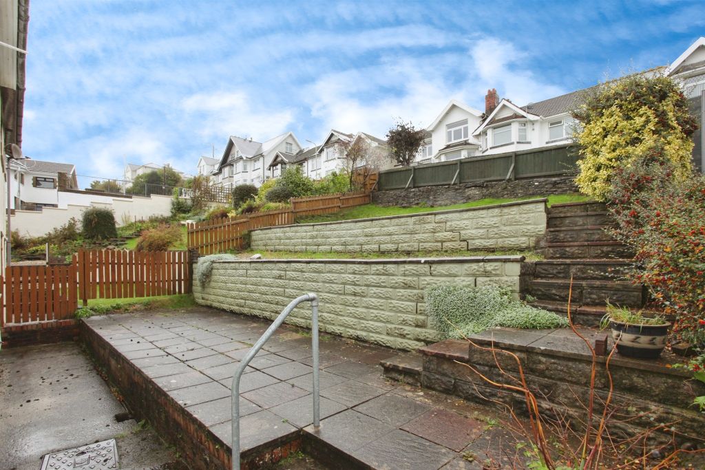 Wingfield Close, The Common, Pontypridd CF37, 3 bed semi-detached house ...