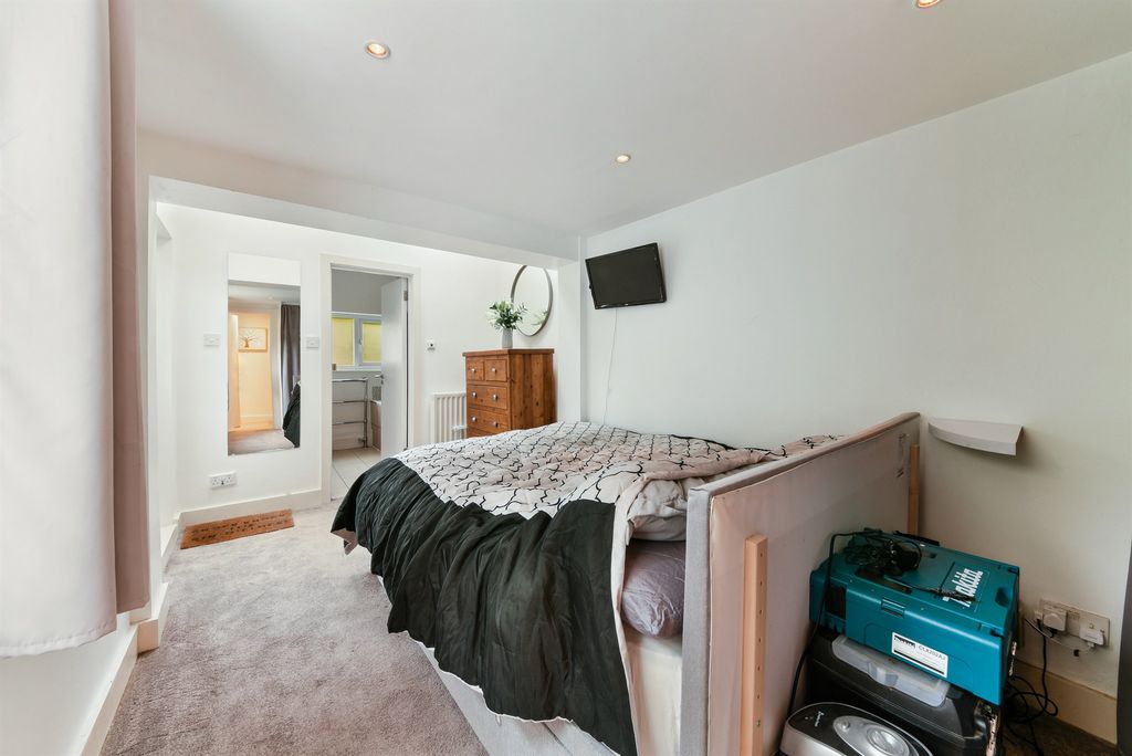 Axminster Road, London N7, 2 bed flat for sale | PrimeLocation