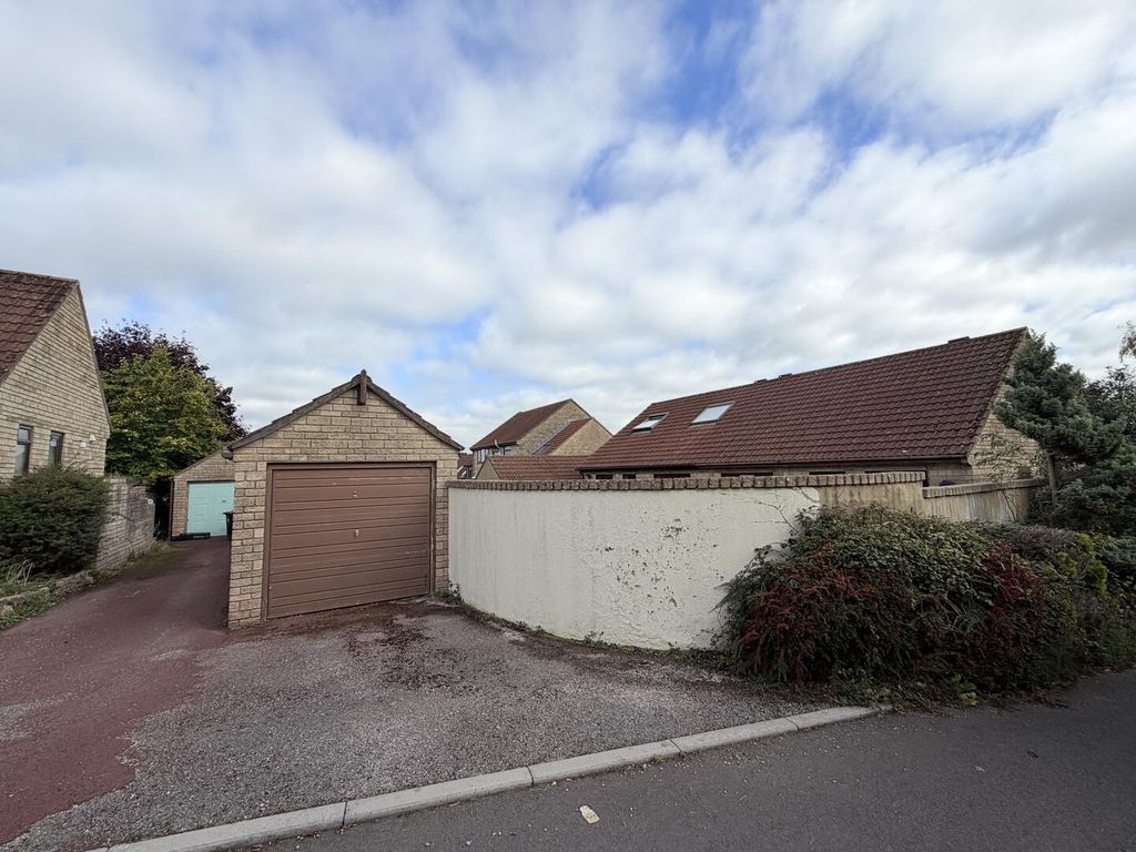 Hilmar Drive, Gillingham SP8, 2 bed semi-detached bungalow for sale, £ ...