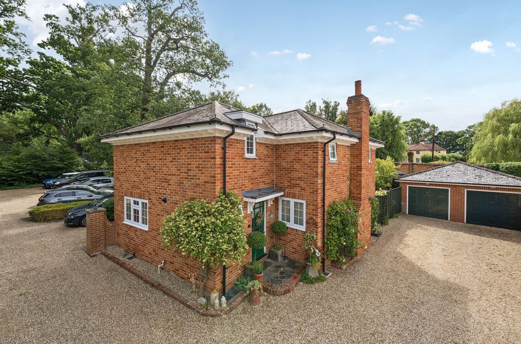 Barkham Manor, Barkham, Wokingham, Berkshire RG41, 3 bed detached house ...