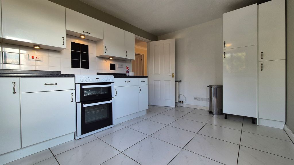 Wildern Lane, Hedge End, Southampton SO30, 3 bed detached bungalow for ...