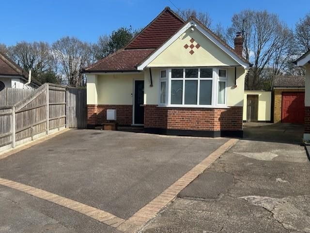 Dudley Close, Addlestone KT15, 3 bed detached bungalow for sale ...