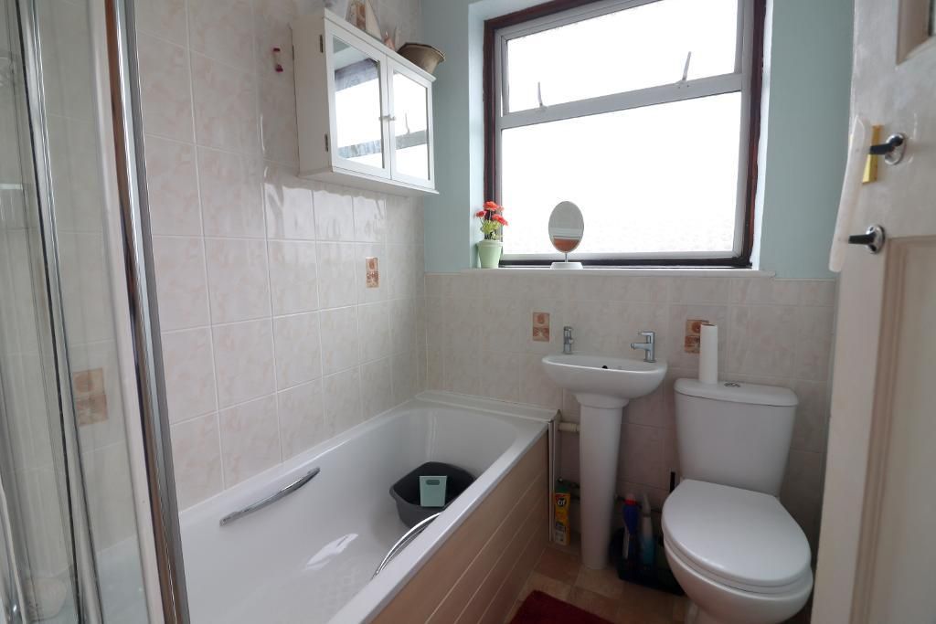 Black Swan Lane, Luton, Bedfordshire LU3, 3 bed end terrace house for ...