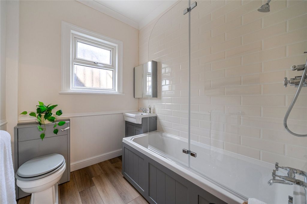 Dagnall Park, London SE25, 2 bed flat for sale, £375,000 | PrimeLocation