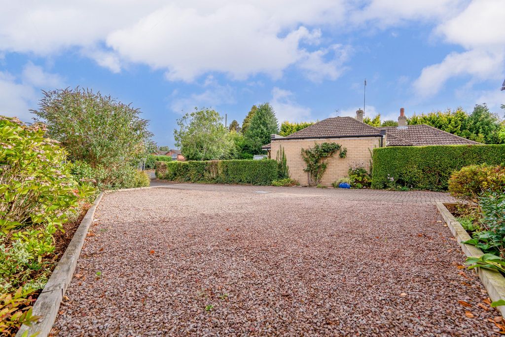 Bewdley Hill, Kidderminster DY11, 3 bed detached bungalow for sale, £ ...