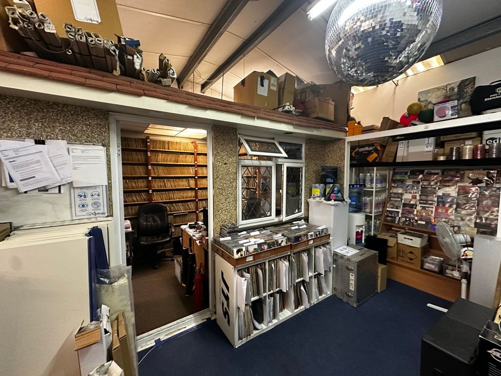 Unit 9, Rochester Airport Industrial Estate, Laker Road, Rochester ...