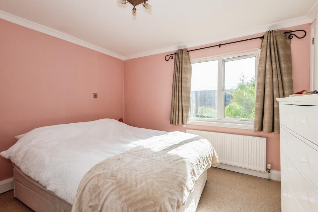 Kingston Road, Leatherhead KT22, 3 bed semi-detached house for sale, £ ...