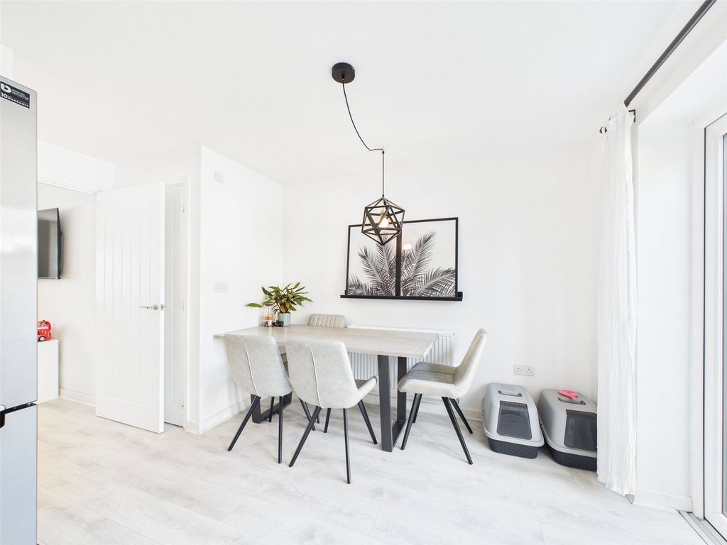 Attlebridge Way Kingsway, Quedgeley, Gloucester, Gloucestershire GL2, 3 ...