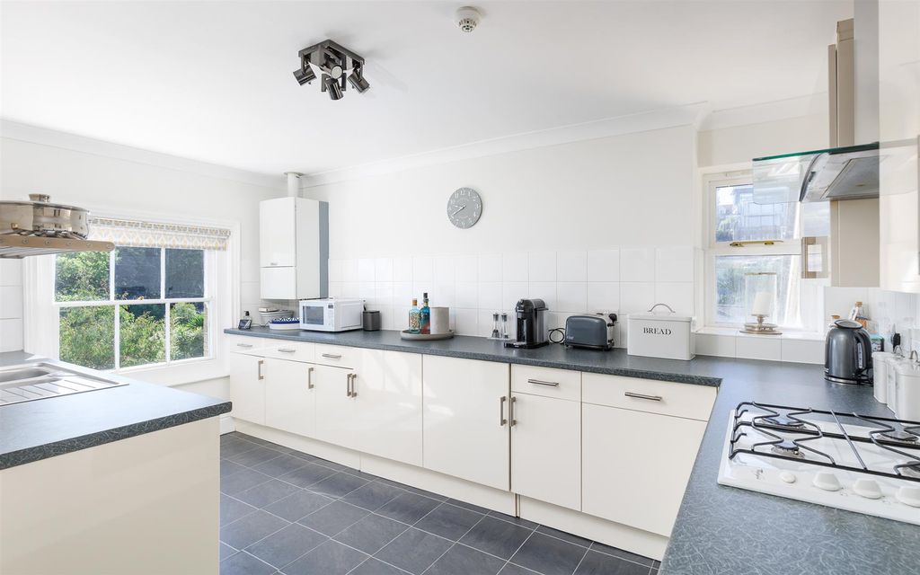 Cowes, Isle Of Wight PO31, 2 bed flat for sale, £395,000 | PrimeLocation