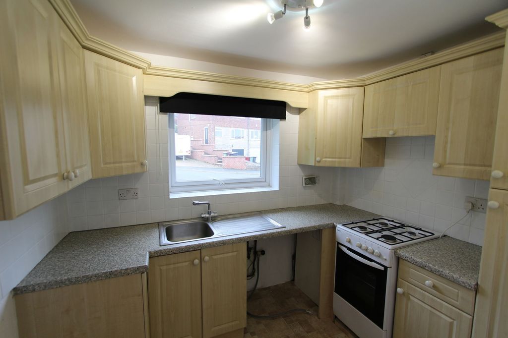 Hallowes Rise, Dronfield S18, 2 bed flat to rent, £775 pcm | PrimeLocation