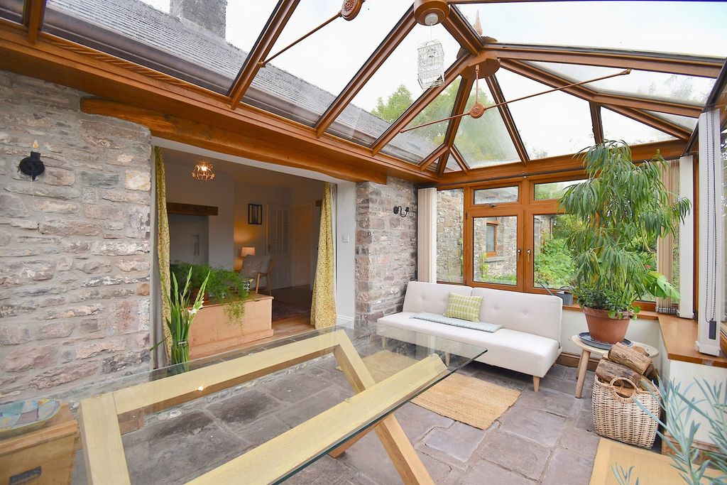 Castle Farm, Sennybridge, Brecon, Powys. LD3, 3 bed detached bungalow ...