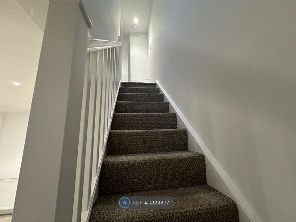 Bakers Close, Kent ME20, 2 bed terraced house to rent, £1,500 pcm ...