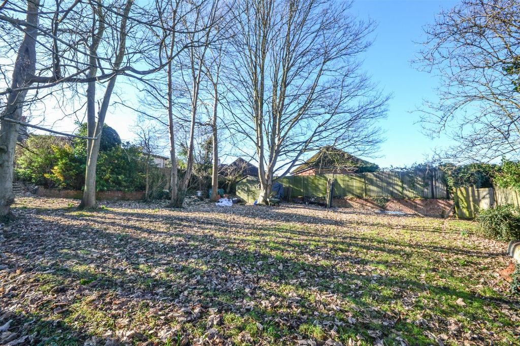 Sparrows Herne, Bushey, Hertfordshire WD23, 3 bed semi-detached house ...
