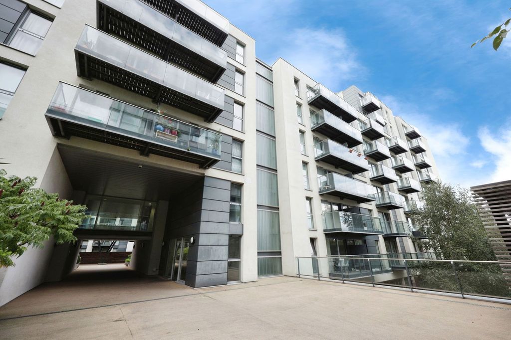 Cardinal Building, Station Approach, Hayes UB3, 2 bed flat for sale, £ ...