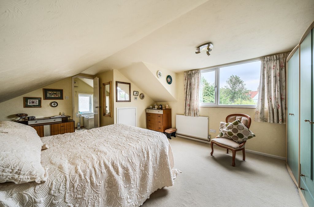 Devizes Road, Wroughton, Swindon SN4, 2 bed semi-detached bungalow for ...