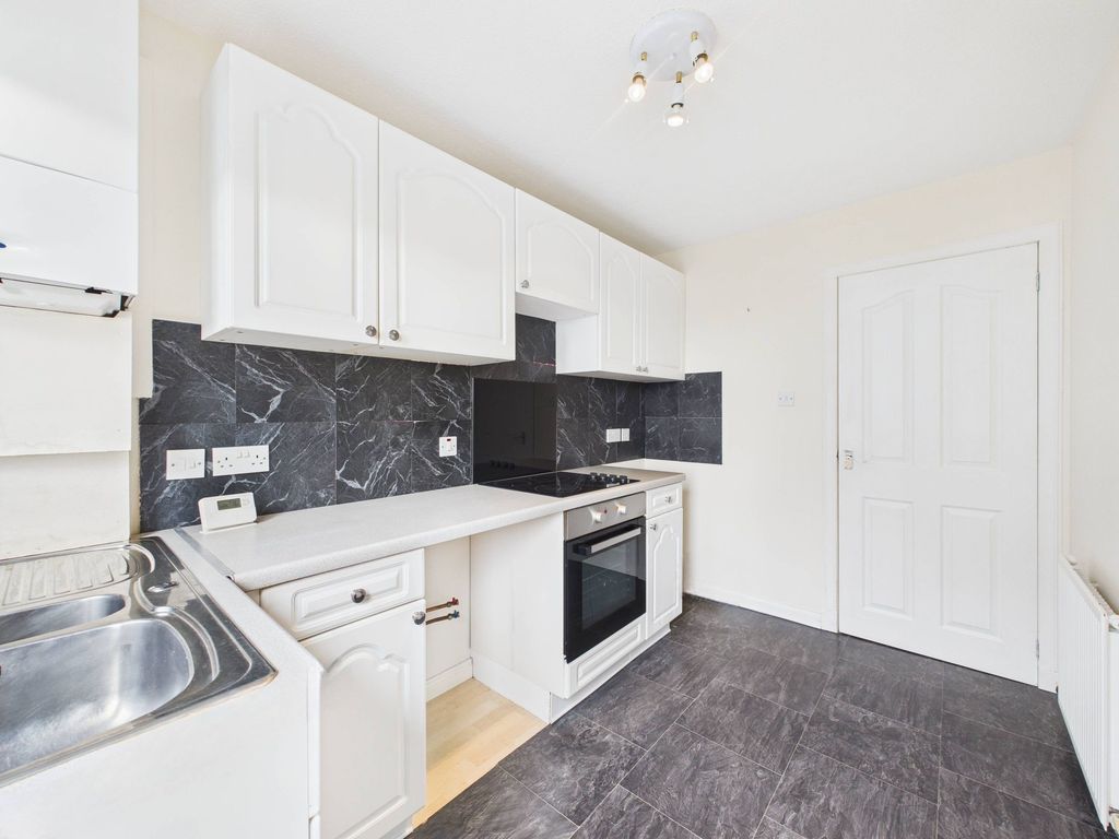 Easter Road, Shotts ML7, 2 bed flat for sale, £80,000 | PrimeLocation