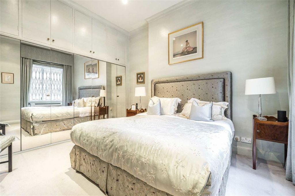 Cheyne Gardens, Chelsea SW3, 3 bed maisonette for sale | PrimeLocation