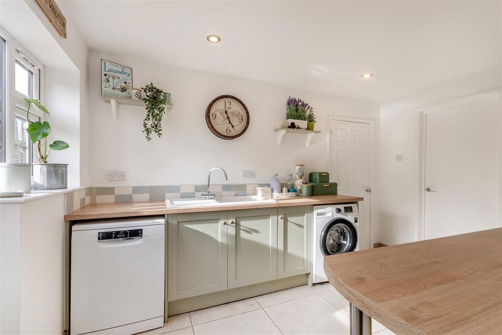 Chatsworth Close, Mansfield NG18, 4 bed detached house for sale, £ ...