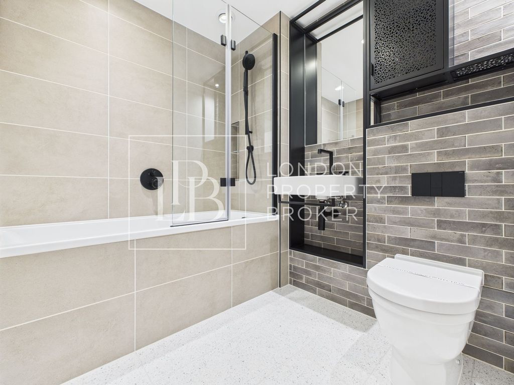 Bowline House, Hemlock Street E14, 1 bed flat to rent, £2,000 pcm ...