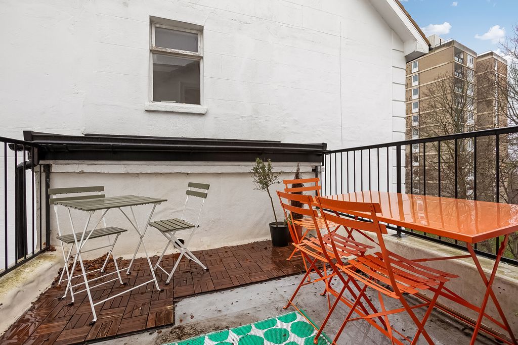 Rye Hill Park, London SE15, 2 bed flat for sale, £600,000 | PrimeLocation