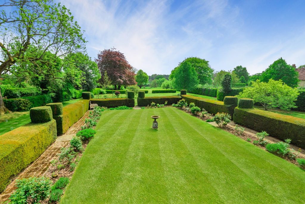 Holt End Lane, Bentworth, Alton, Hampshire GU34, 5 bed detached house ...