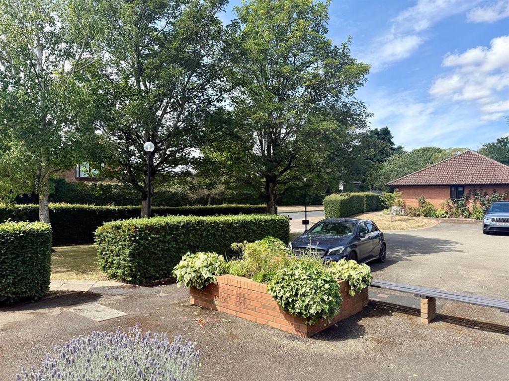 Burrows Court, Hampton Park, Hereford HR1, 2 bed bungalow for sale, £ ...