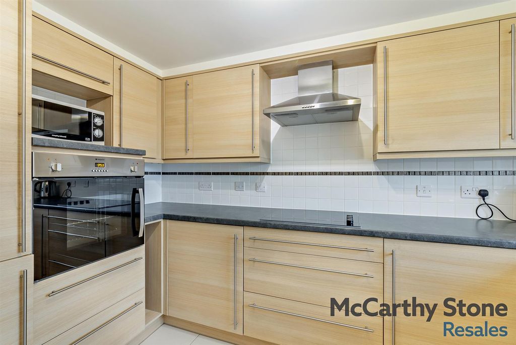 Lady Susan Court, New Road, Basingstoke RG21, 1 bed flat for sale, £ ...