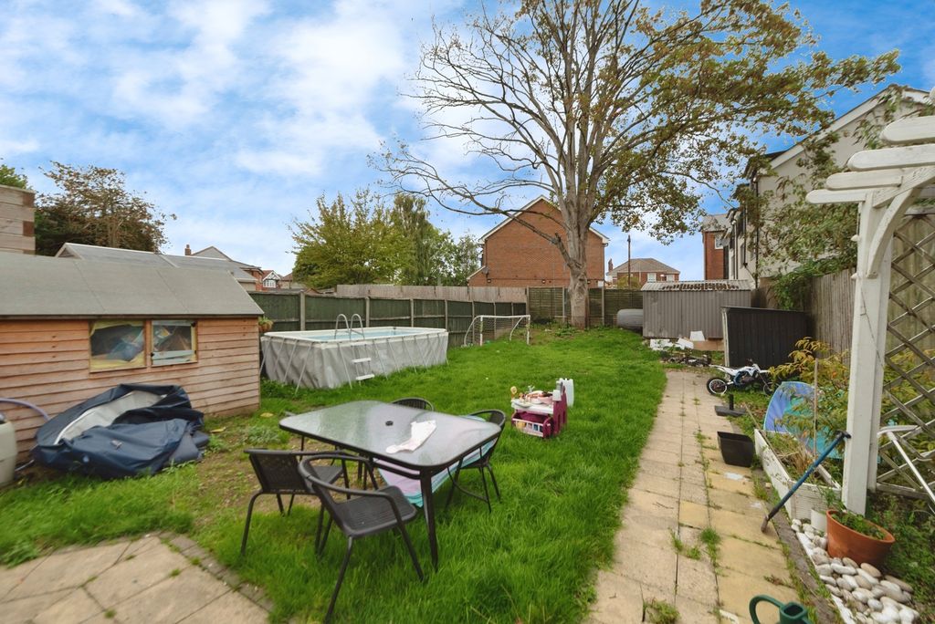 Longmore Avenue, Southampton, Hampshire SO19, 4 bed semi-detached house ...